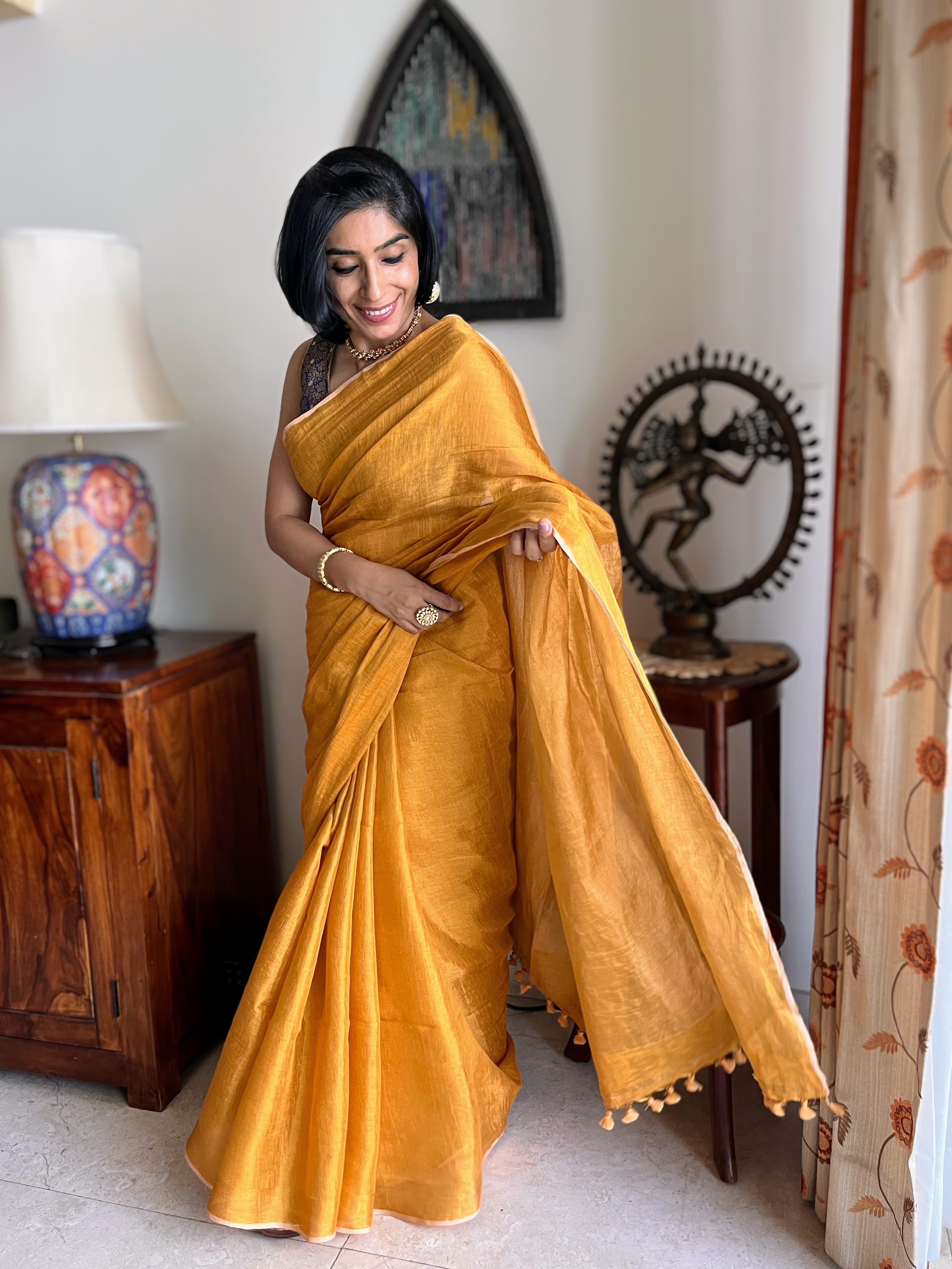Molten Gold Linen Tissue Saree – Charuta Heritage