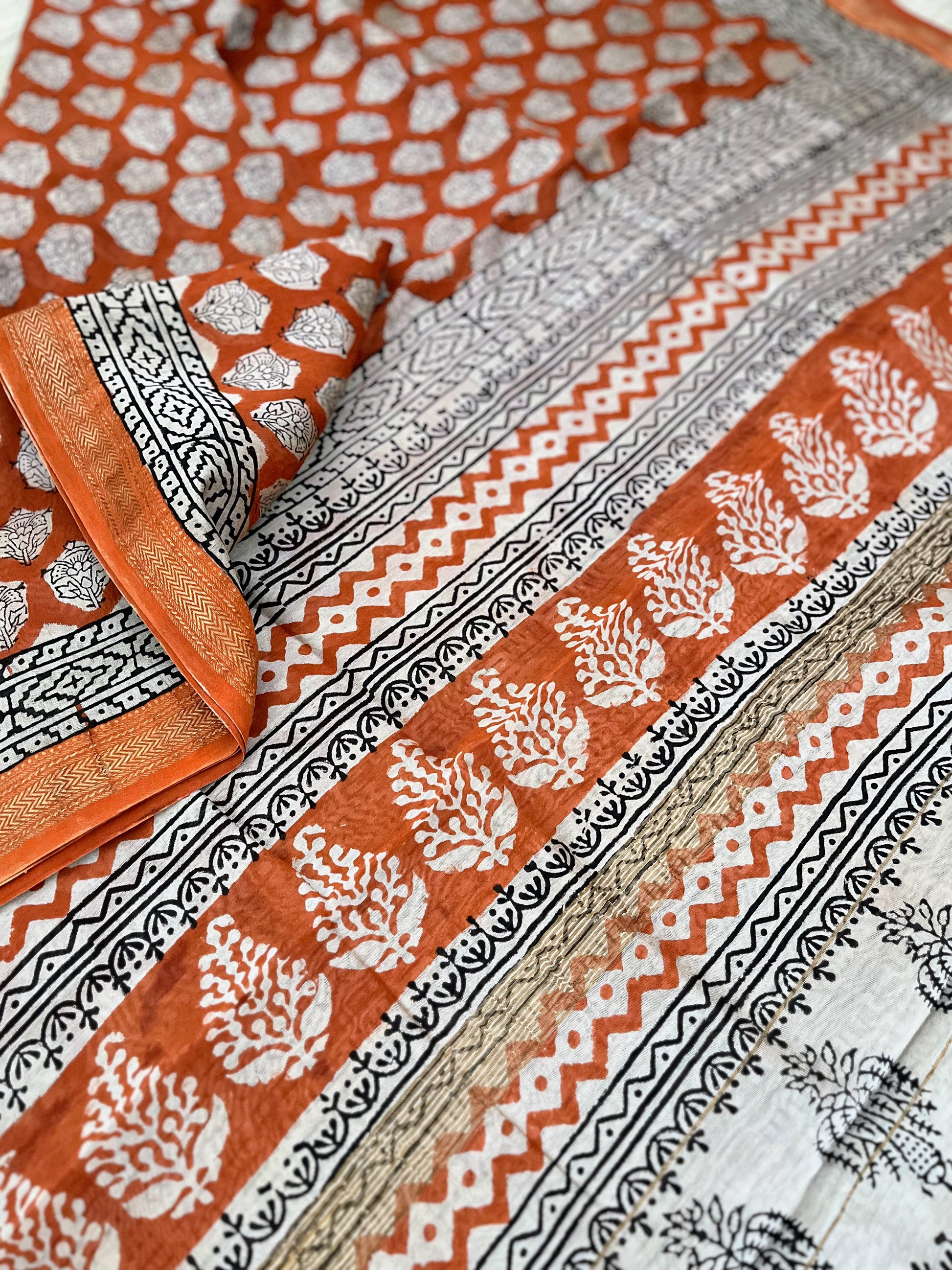 Orange Sanganeri Booti Saree by Charuta Heritage